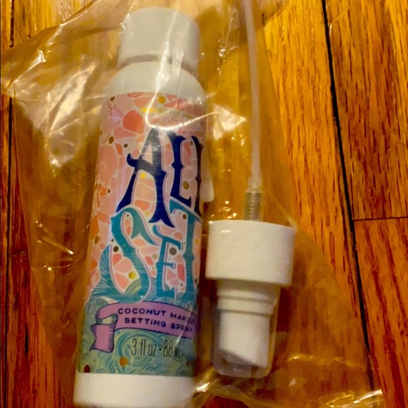 Perfectly Posh | Makeup | All Set Coconut Makeup Setting Spray | Poshmark